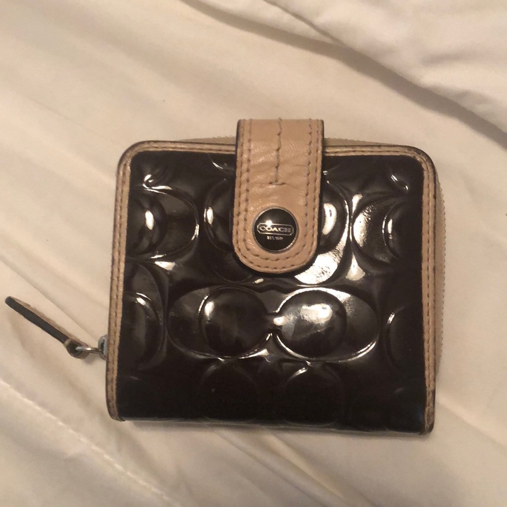 Patent Leather Coach Logo Wallet - Gem